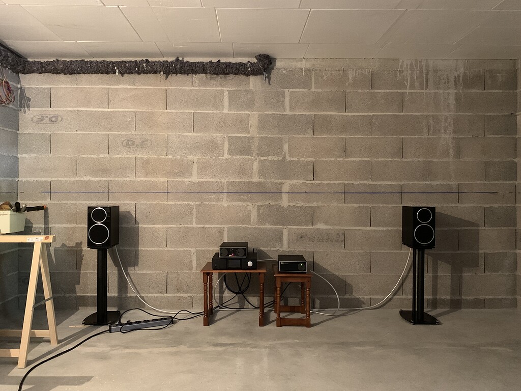 Interior wall finishes - Lounge - Naim Audio - Community