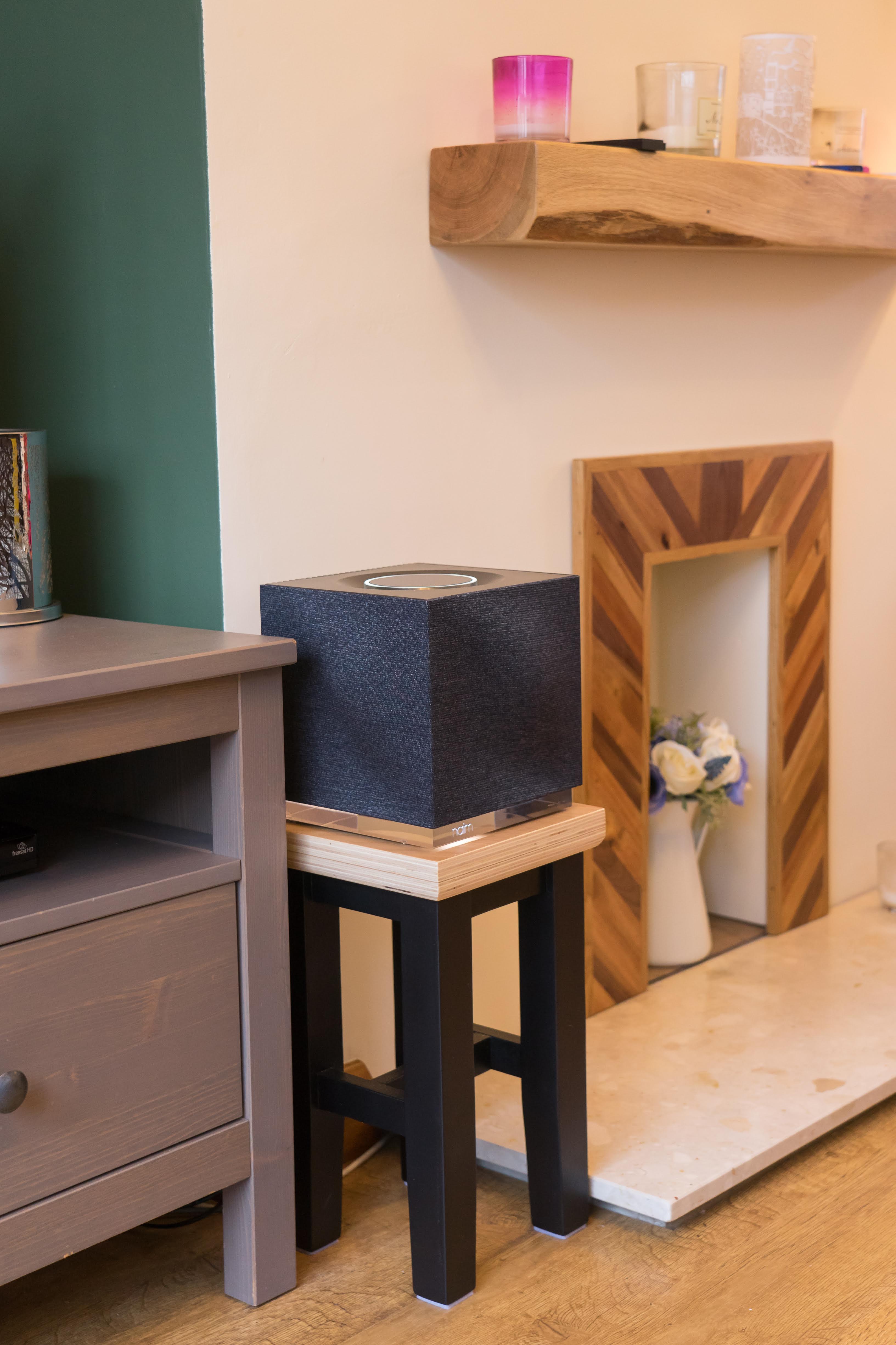 Mu-So Qb 2 Power Cord and Floor Stand - Hi-Fi Corner - Naim Audio ...