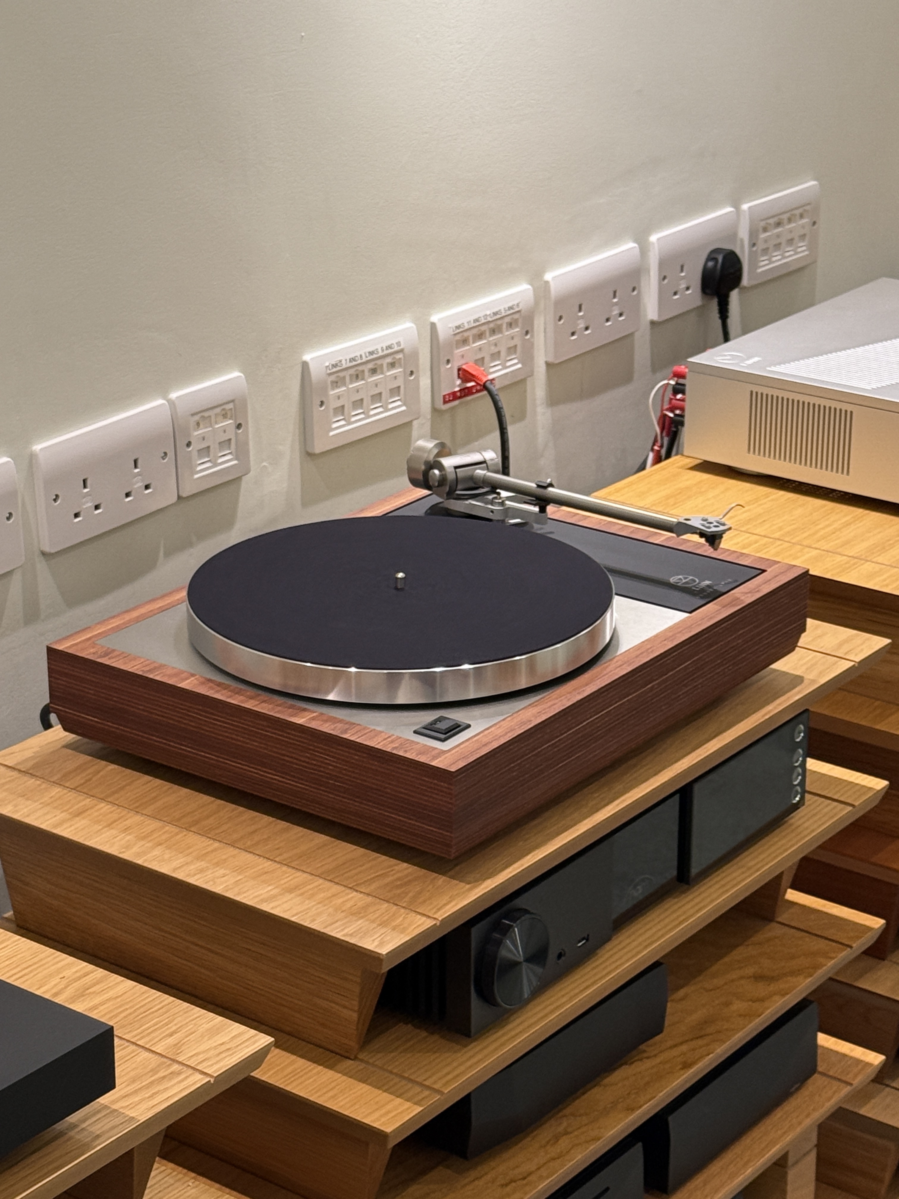 NEW bedrok Plinth for LP12 - Hi-Fi Corner - Naim Audio - Community